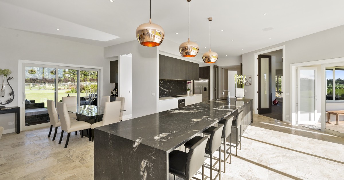 About Us - Award Winning Master Builders - Paragon